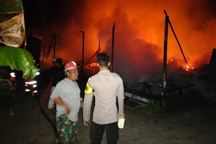 Api Cepat Membesar, Dua Rumah Ludes Terbakar, Diduga karena Ini ...