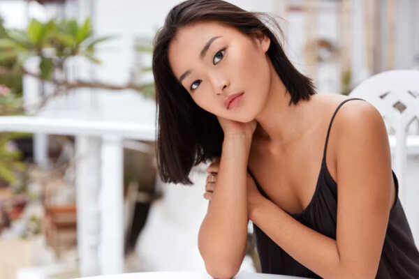 Ciri-ciri Wanita Memiliki Aura Pemikat Menurut Primbon Jawa, Ternyata Ini Wetonnya! | Prokalteng